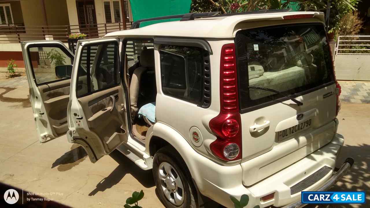 Mahindra Scorpio Mhawk White