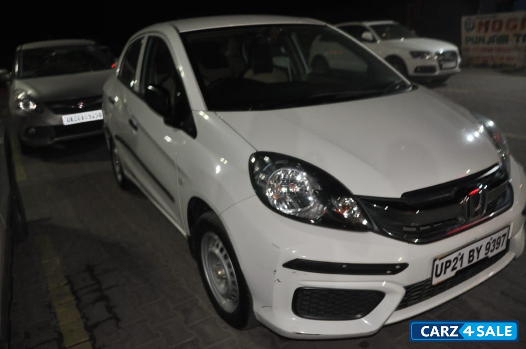 Used 2016 model Honda amaze for sale in Moradabad. ID 8567. White ...