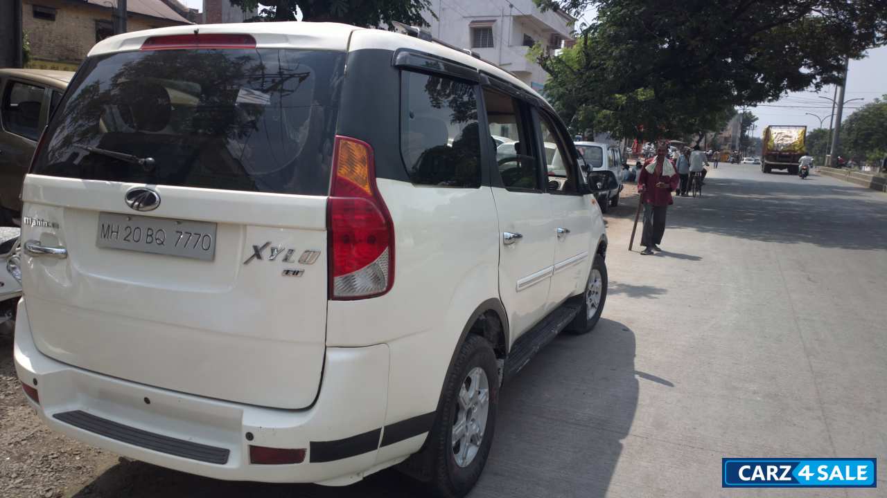 Used 2010 model Mahindra Xylo for sale in Nagpur. ID 4124. White colour - Carz4Sale